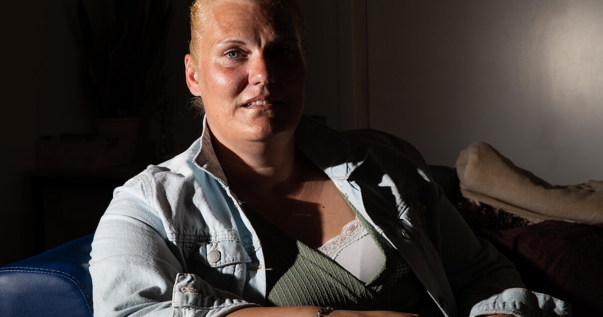 Als Pascalle op het politiebureau zit, ziet ze haar probleem pas echt ...