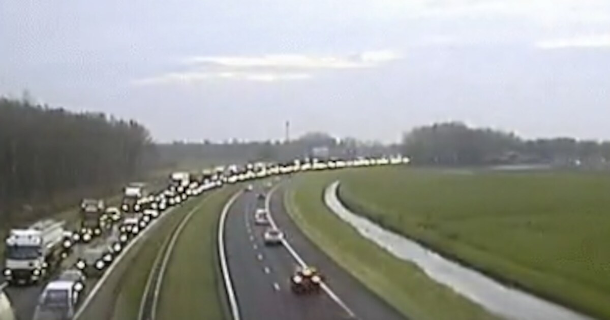 Ongeluk bij Staphorst zorgt voor vertraging op A28 en A32 richting Zwolle, weg inmiddels weer ...