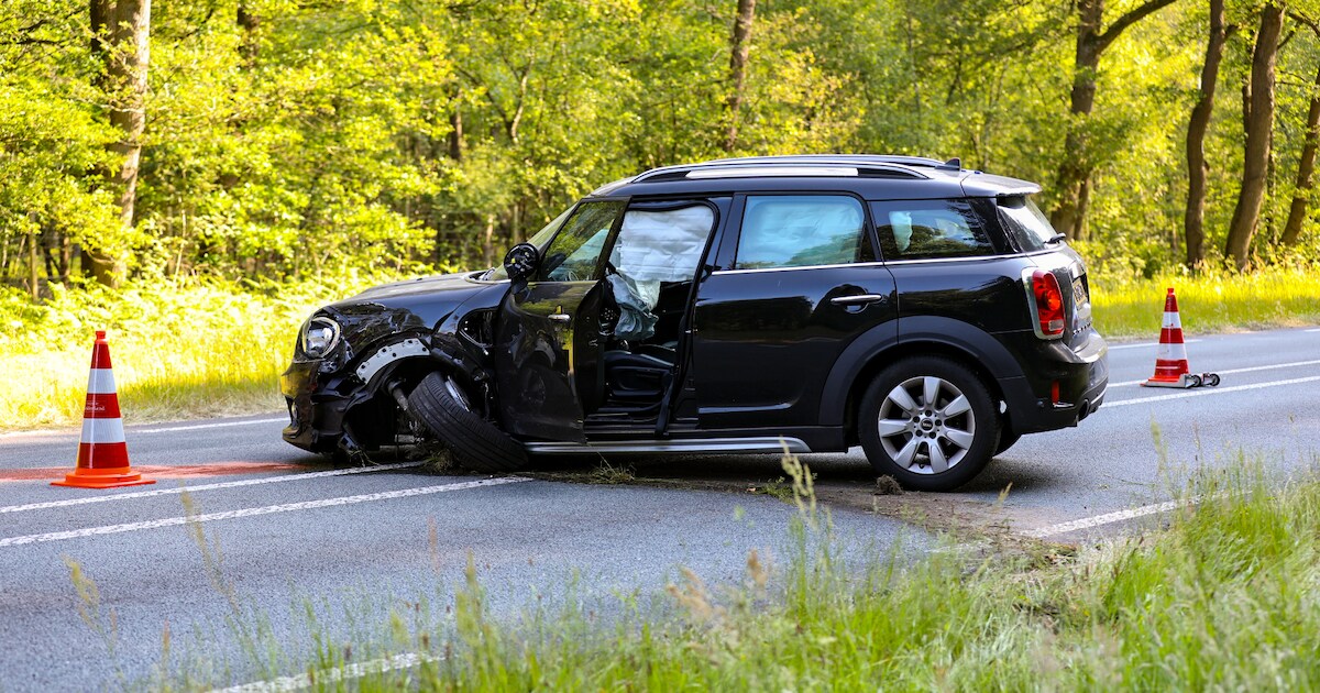 Auto en bestelbusje botsen op elkaar op N344 bij Hoog Soeren | 112 nieuws Apeldoorn | De Stentor.nl