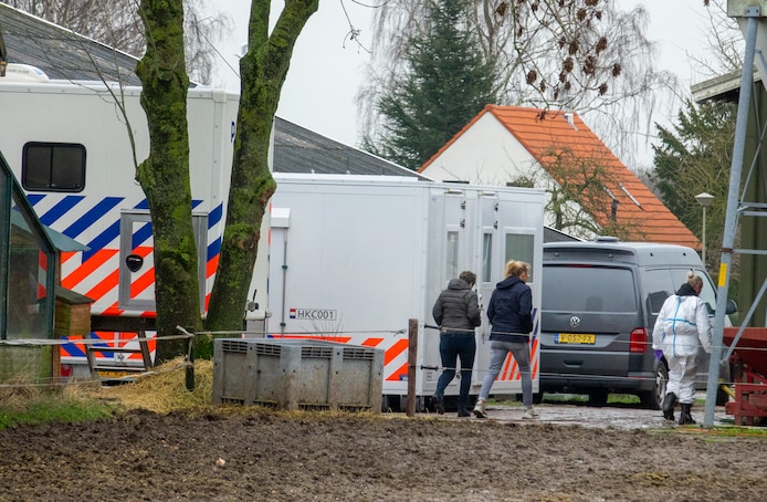 Beruchte Apeldoornse crimineel nog zeker 3 maanden vast na vondst drugslab in boerderij ...