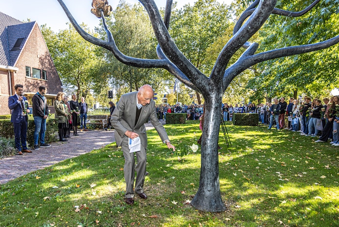 Gerard Sanders even terug in geboorteplaats Zwolle ter herdenking van ...