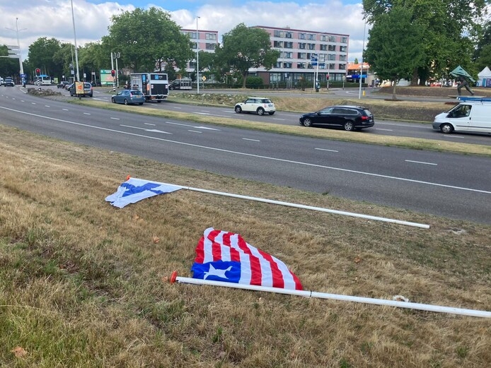 Vlaggen van Israël en Amerika neergehaald langs Vierdaagse-route in ...