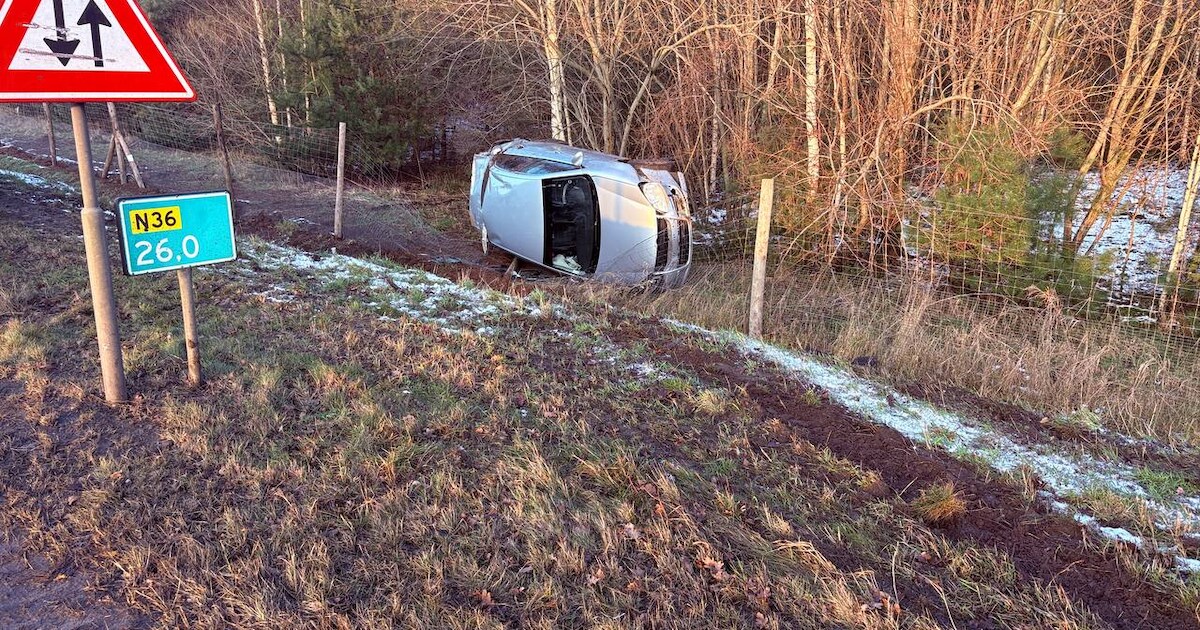 Vijf mensen in auto raken gewond bij ongeluk op invoegstrook N36 ...