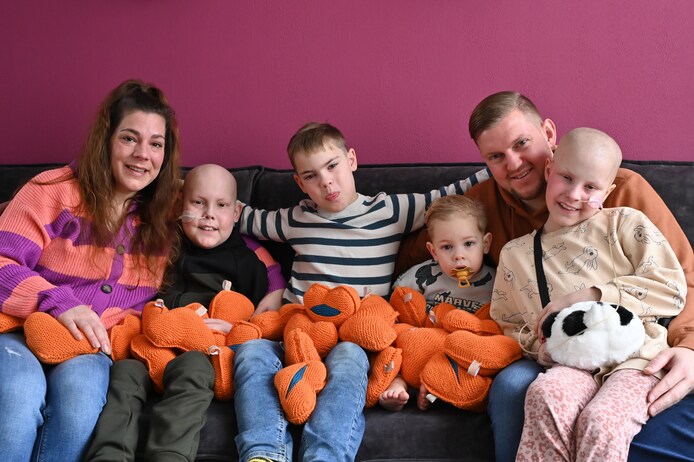 Broertje en zusje hadden tegelijkertijd kanker: ‘Met kale koppies lagen ...
