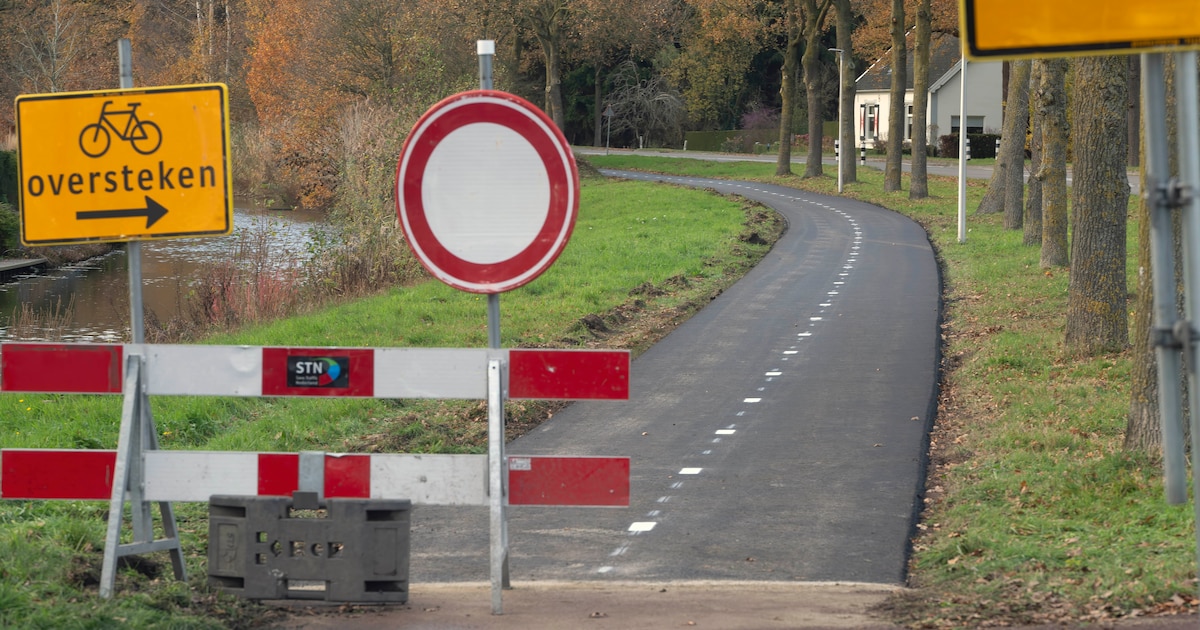 Eindelijk is het weer soepel fietsen langs de Raalterweg in Wijhe ...