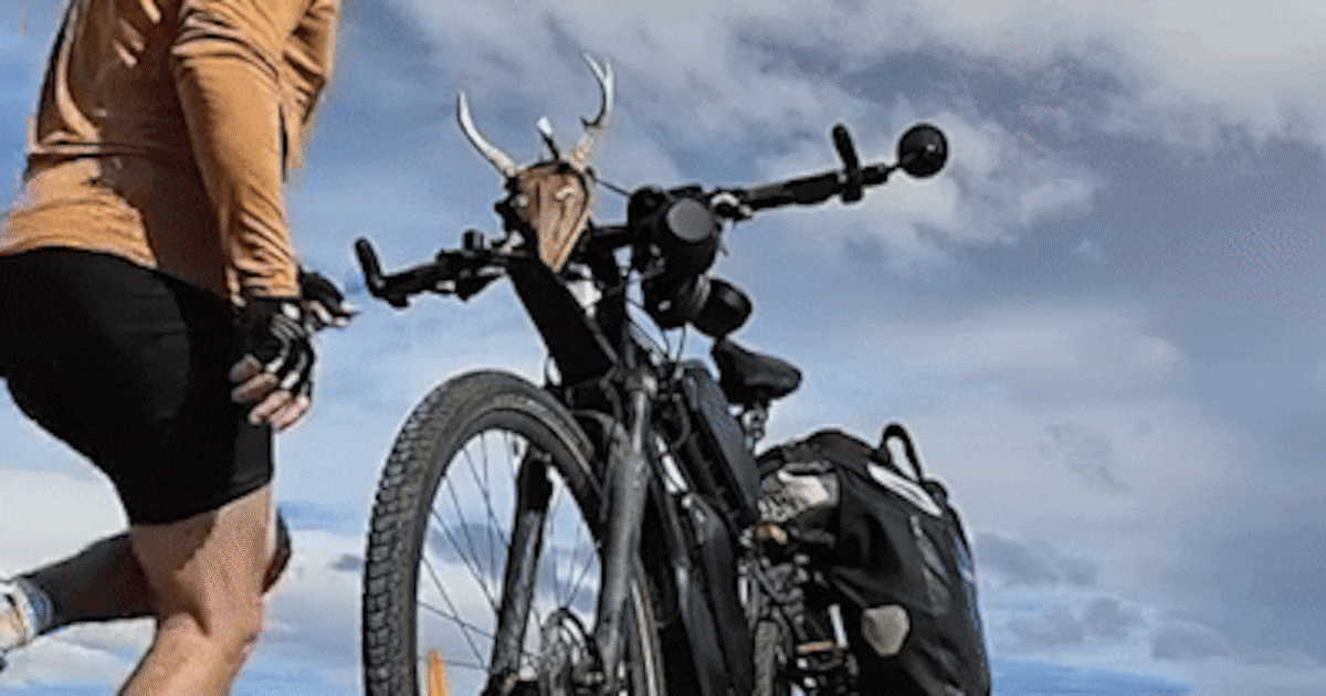 Mark (43) uit Zwolle maakt fietsreis af die hij als tiener begon: van ...