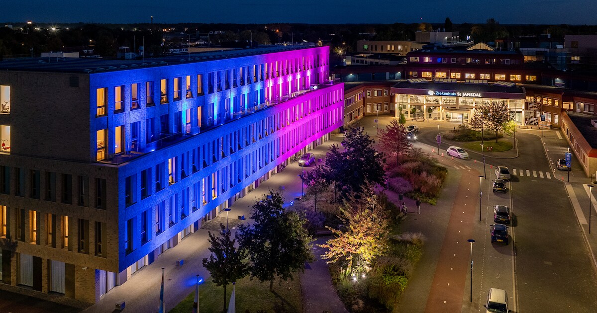 Om deze speciale reden kleurt dit gebouw een week lang roze en blauw ...