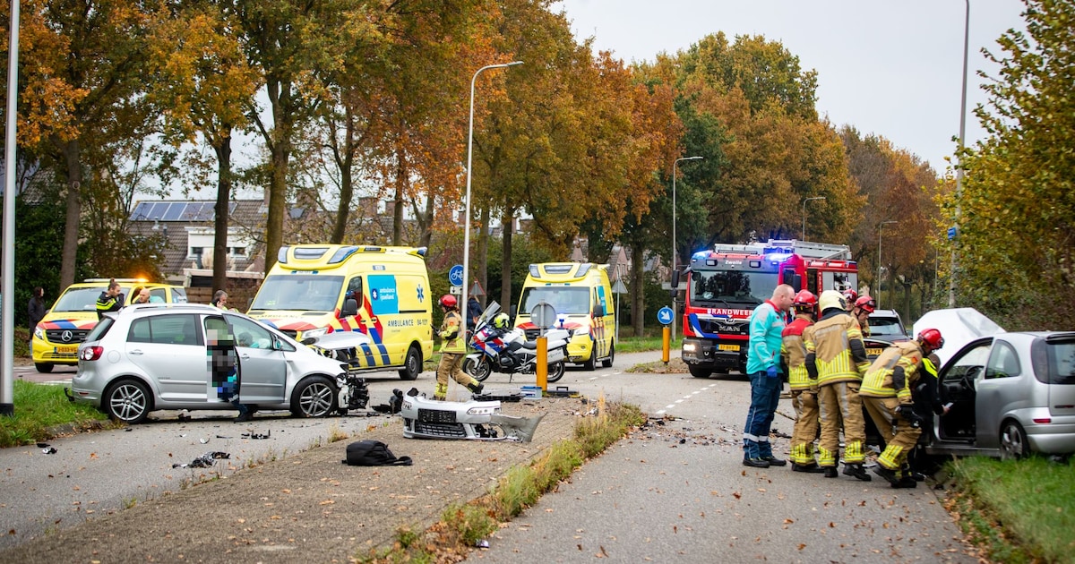 Vier gewonden en flinke ravage na harde botsing op kruising in Zwolle | 112 nieuws Zwolle | De ...