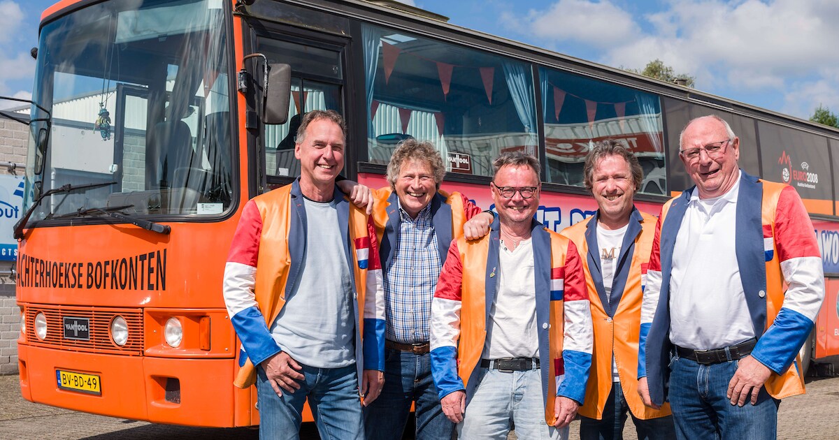 Opvallende Oranjebus maakte afscheidstoernee bij het voetbal, maar ...