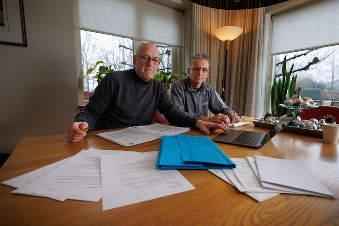 Wanhopige gedupeerden hopen met kerstkaartenoffensief op doorbraak in ...