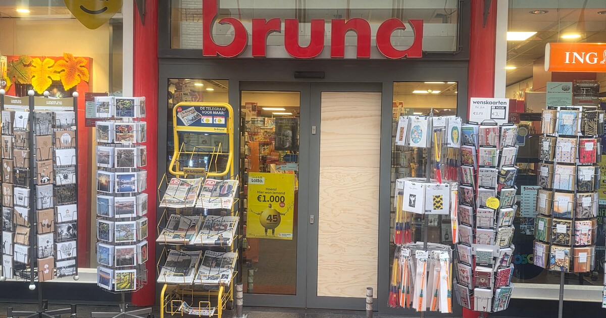 Klungelige inbreker verliest schoen als hij naar binnen kruipt bij ...