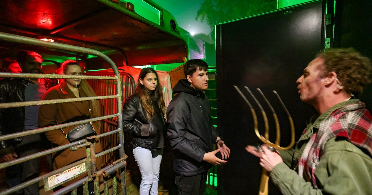 Bezoekers lachen na bezoek omstreden horrorslachthuis bij Walibi Fright ...