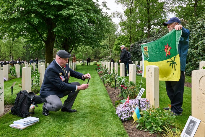 Ontroerende ontdekking op Canadese begraafplaats, waar duizenden mensen ...