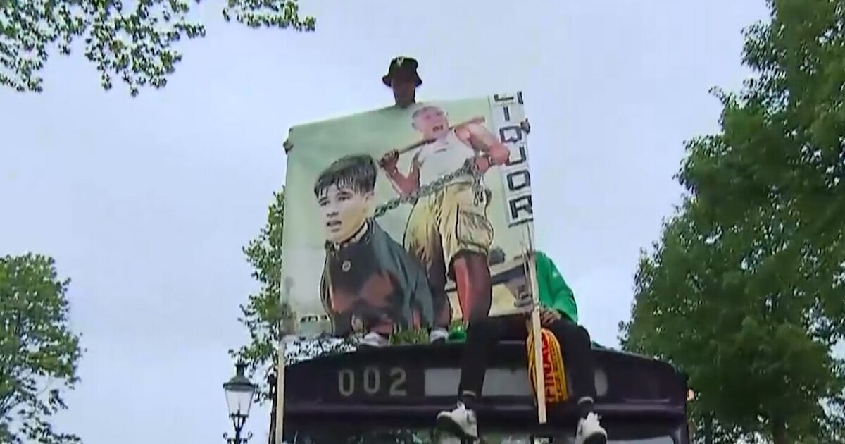 Victor Edvardsen sneert met spandoek naar Wouter Goes bij huldiging Go ...
