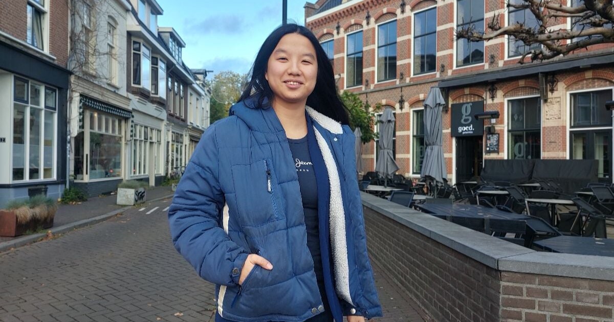 Voor Yinte (25) is werken op het stembureau net zo leuk als mensen ...