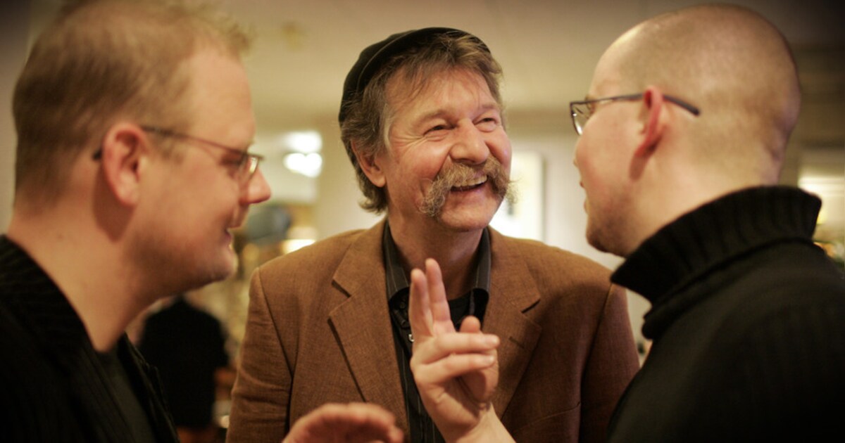 Bekende Friese dichter Hettinga overleden | Show | De Stentor.nl