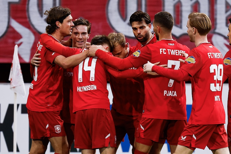 Sam Lammers helpt FC Twente met twee treffers aan zege op Go Ahead ...