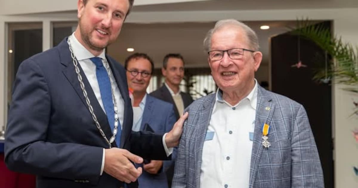 Koninklijke onderscheiding voor organist A.L Bax uit Eemnes ...