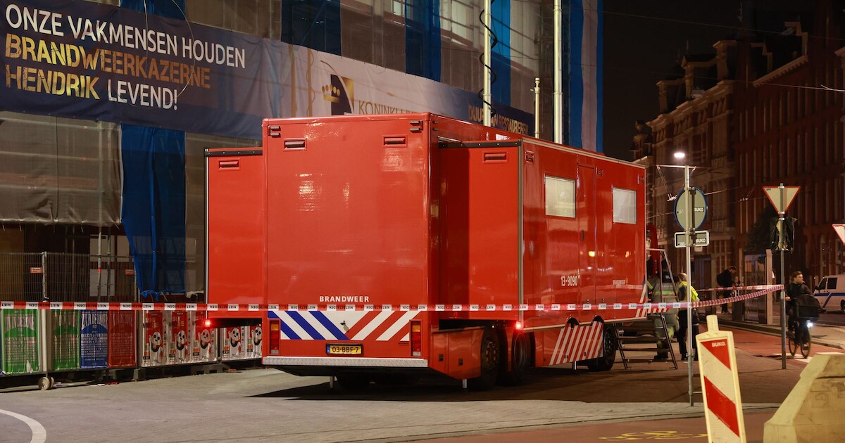 Heipaal verzakt nadat waterleiding wordt geraakt, woningen in centrum ...