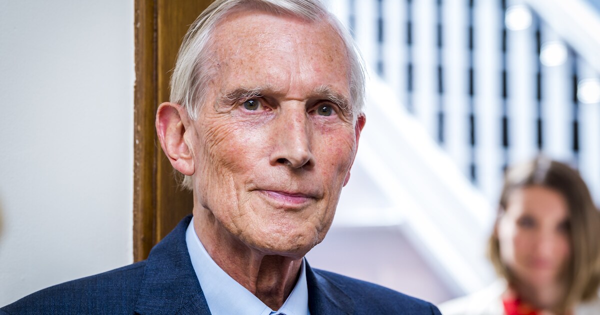 Oud-minister Ben Bot maakte dollemansrit over stoep: ‘Voet zat klem op gaspedaal’ | Politiek ...