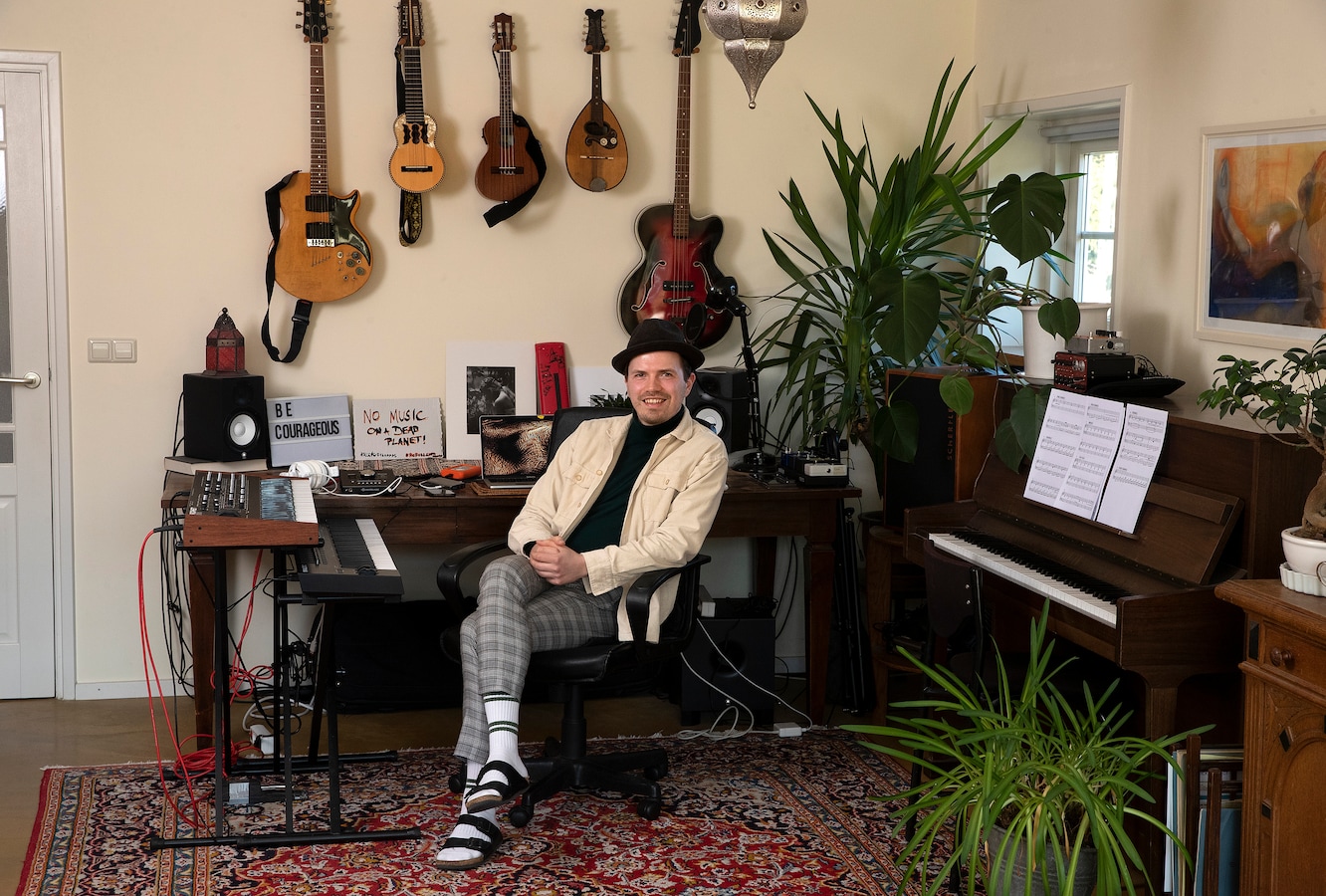 Julian (29) maakt album met elf muzikanten uit vier landen: ‘Werkte ...