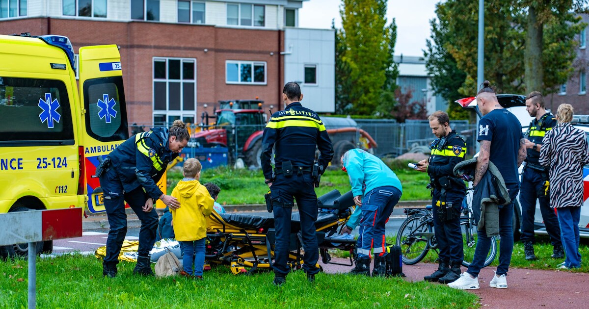 Botsing tussen auto en jonge fietser op rotonde in Zeewolde | Regio ...