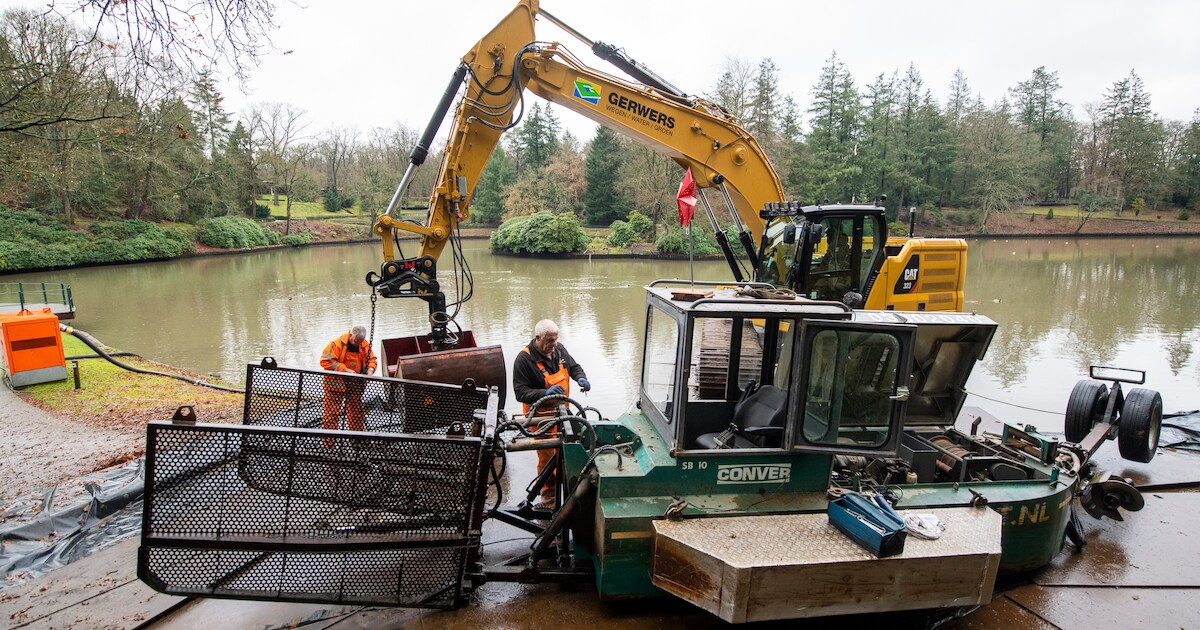 Baggerboot rekent af met 47 jaar blad, ontlasting en voedingsresten in ...