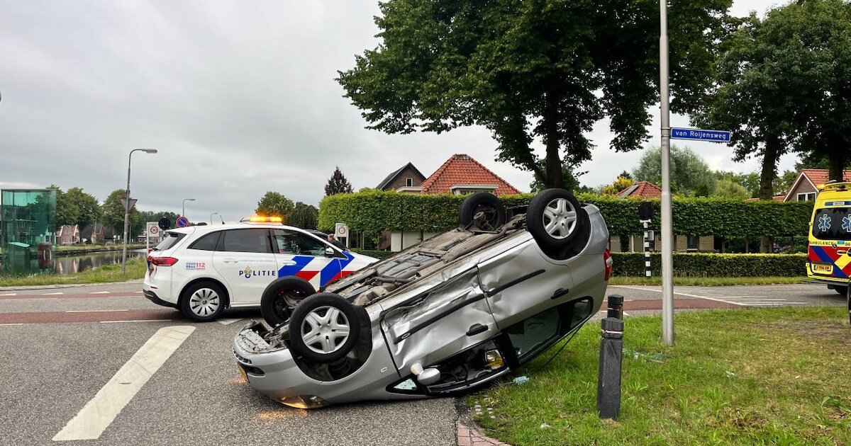Auto over de kop geslagen in Bergentheim | Regio | De Stentor.nl