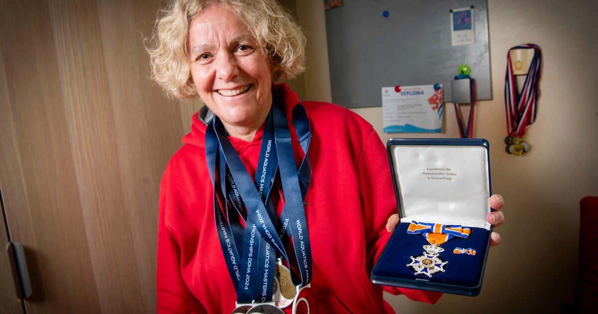 Lidia (53) rijgt zwemmedailles aaneen: ‘Maak soms grapjes dat ik later ...