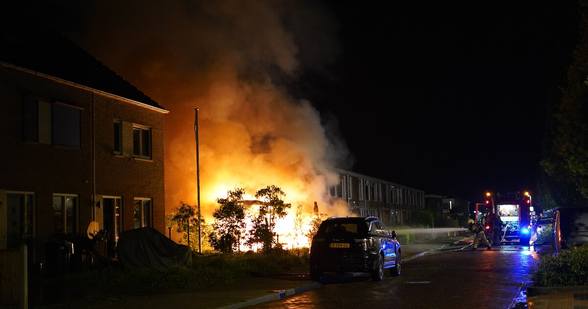 Camper gaat volledig verloren bij brand in IJsselmuiden | 112 nieuws Kampen | De Stentor.nl