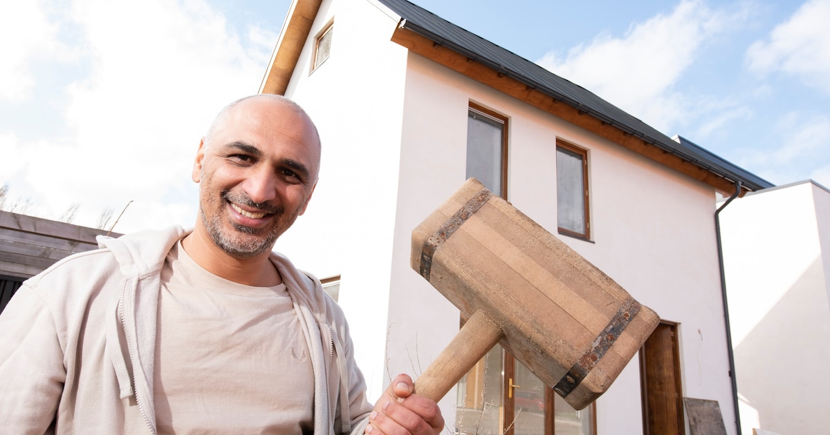 Jozef Niazi bouwt een huis van kalk, leem en stro voor minder dan 3 ton ...
