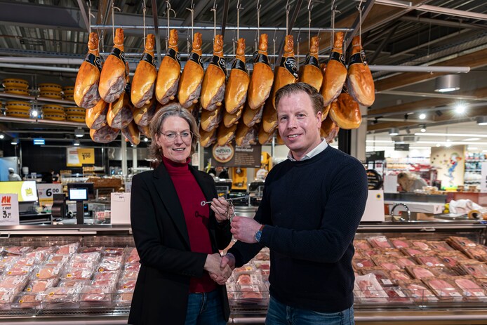 Nieuwe eigenaar Martin Veltkamp van Jumbo Vriezenveen gaat koopzondag ...