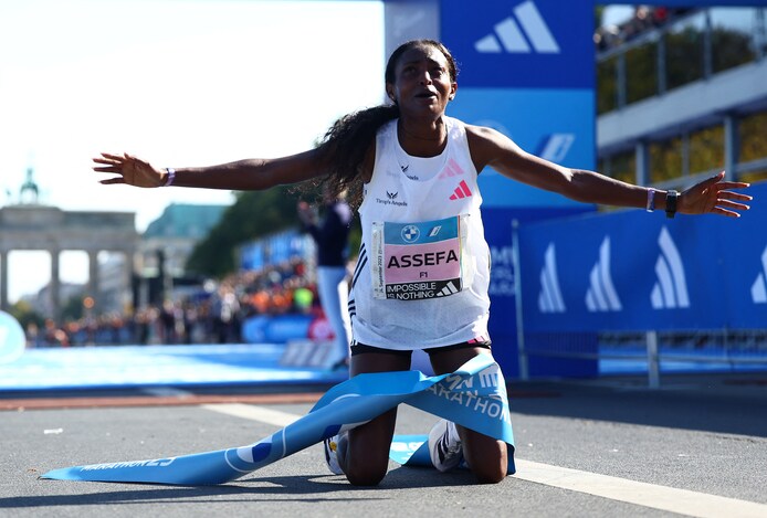 Ongekend! Tigist Assefa verbetert wereldrecord op marathon met liefst ...