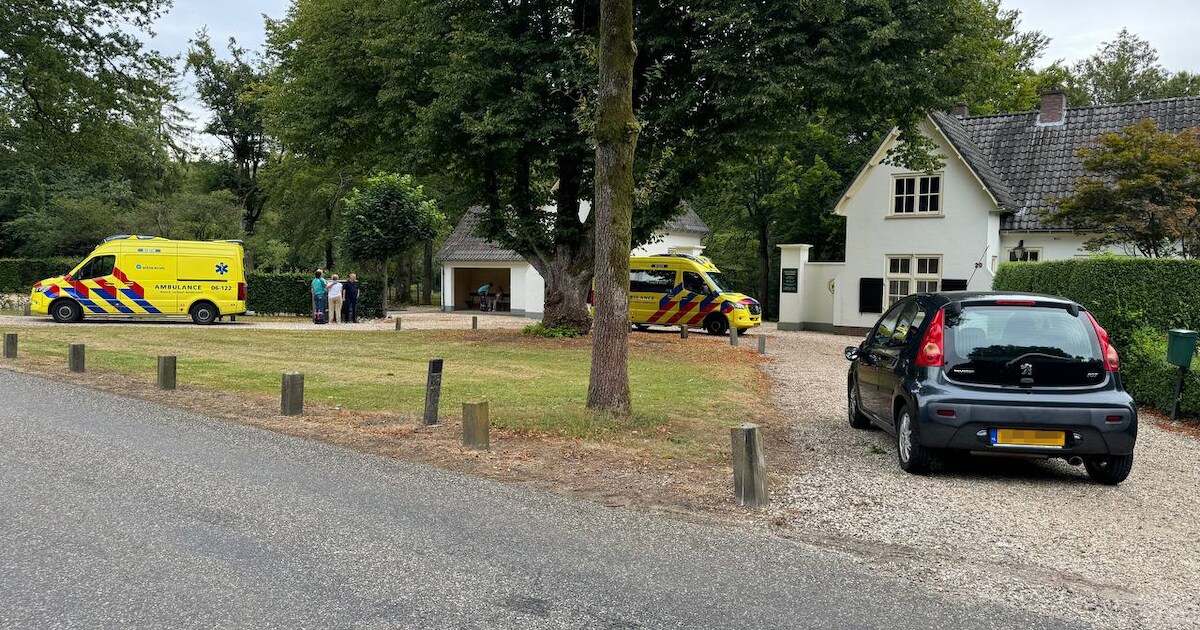 Twee gewonden bij botsing tussen auto en bestelbus in Beekbergen | 112 nieuws Apeldoorn ...
