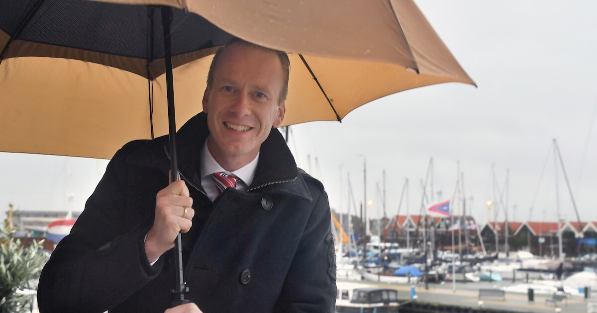 11 | Cees van den Bos is burgervader in het jongste vissersdorp van ...