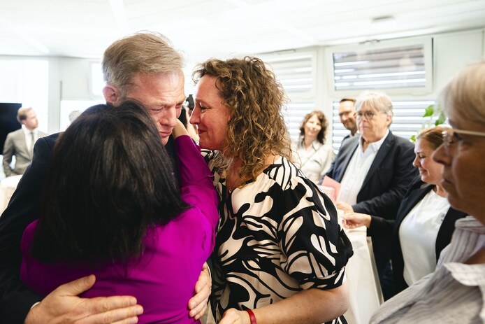 Omtzigt verlaat Den Haag in tranen: ‘Zelfs thuis vond ik geen rust meer ...