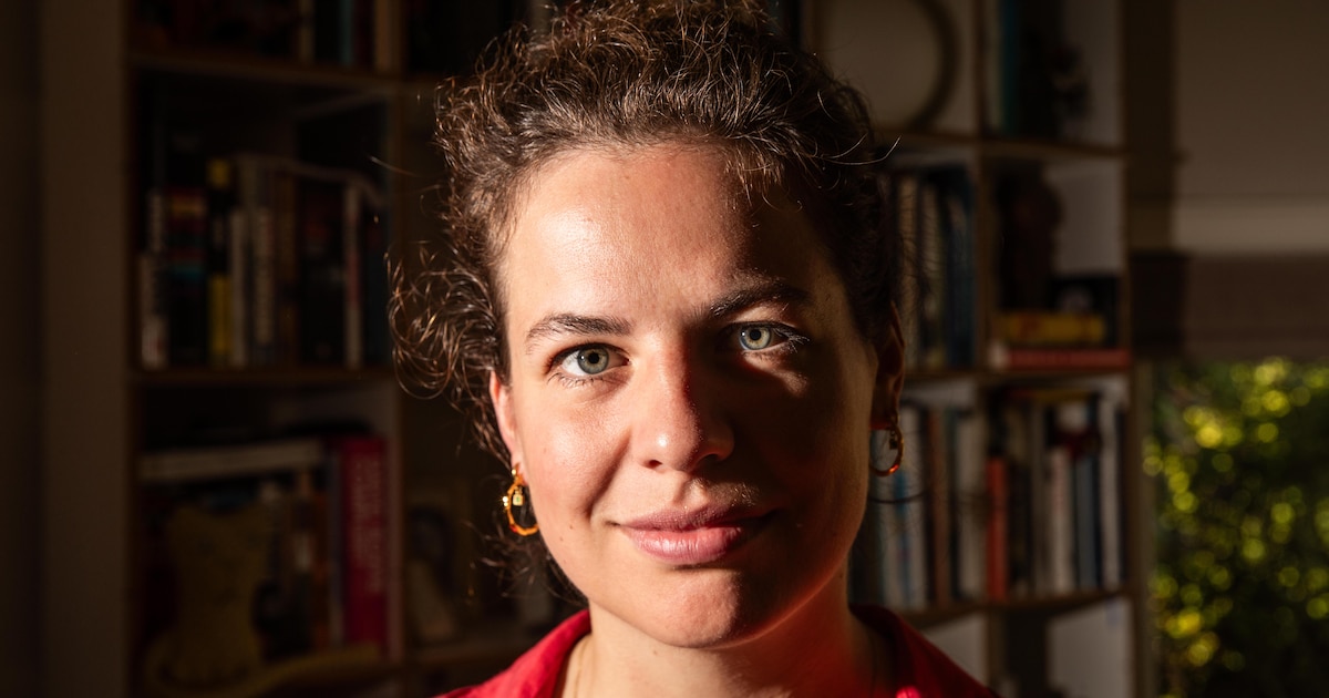 Emma tikt achternaam in computer, vindt voorouder en kan niet meer ...