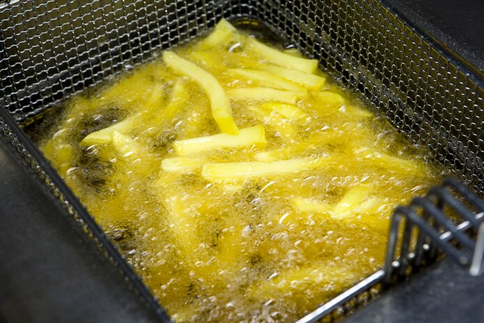 Personeel frietfabriek van Aviko in Lomm legt werk enkele dagen neer ...