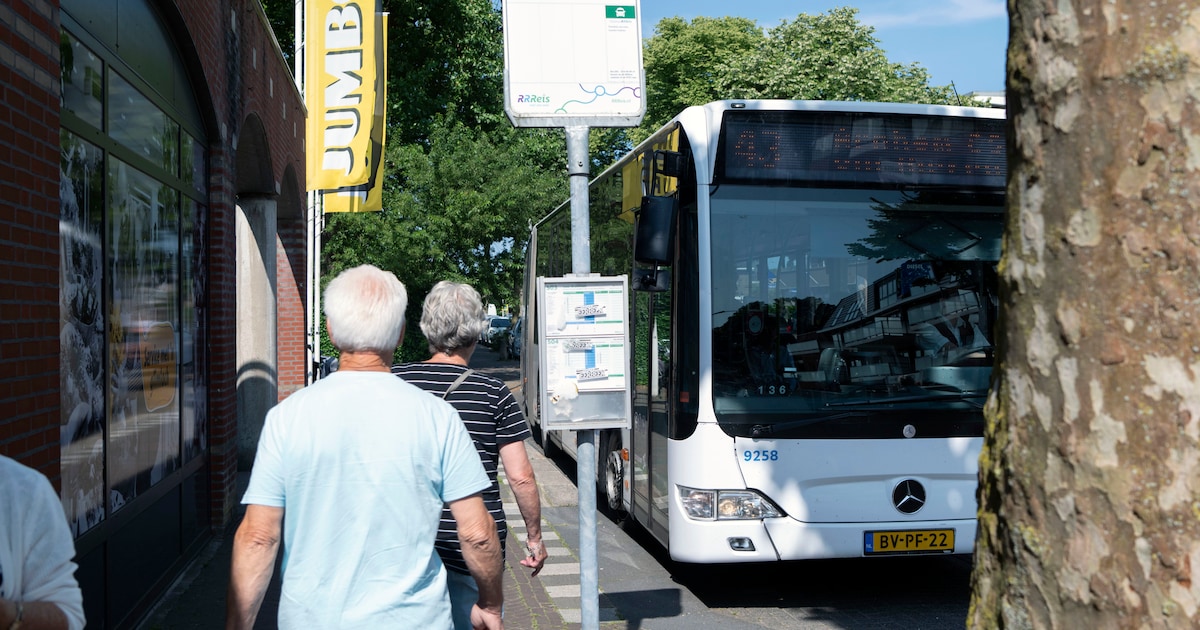 Deze buslijn geeft inwoners Eerbeek kopzorgen: ‘Mensen te laat voor ...