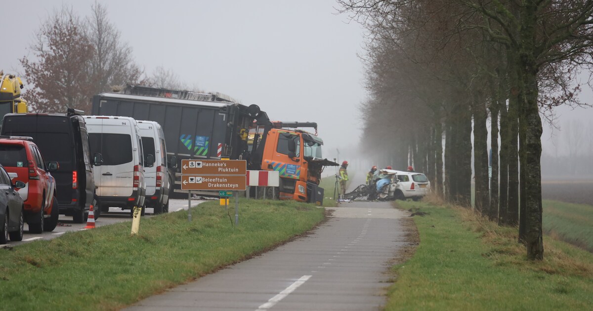 Heftig ongeluk bij Biddinghuizen: automobilist overlijdt na botsing met vrachtwagen | 112 nieuws ...