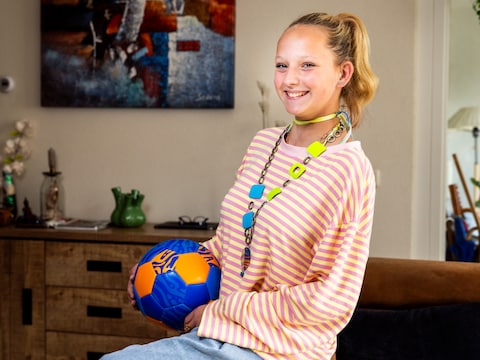 ‘Als jij naar achteren gaat, zien ze mij ook’: hoe Milou (12) van ...