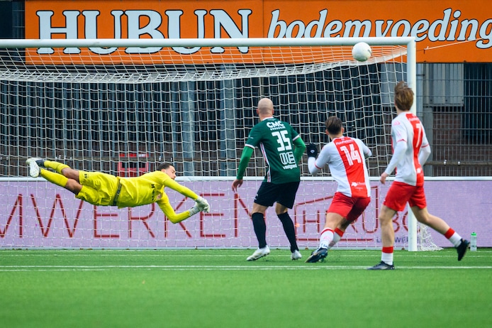 Nick van den Dam nog een jaar langer keeper bij DOVO: ‘Ben nog lang ...
