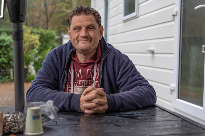 Roy (32) doet het op zijn camping helemaal ‘anders’: niks grote ...