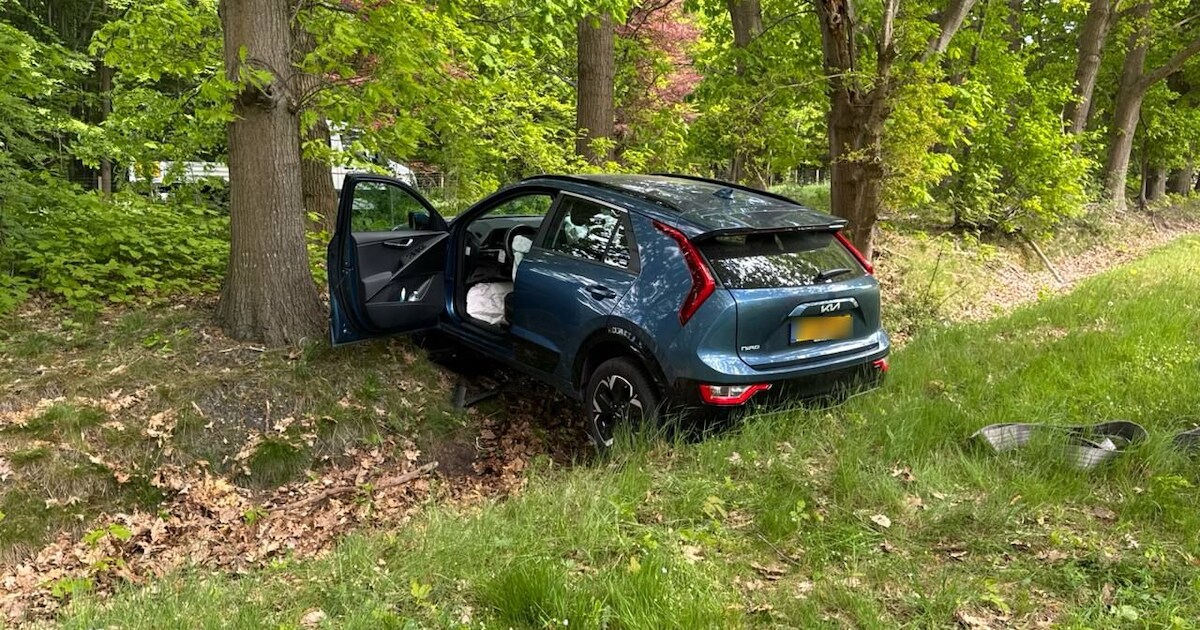 Afrit bij Apeldoorn tijdelijk gesloten omdat auto uit de bocht is ...