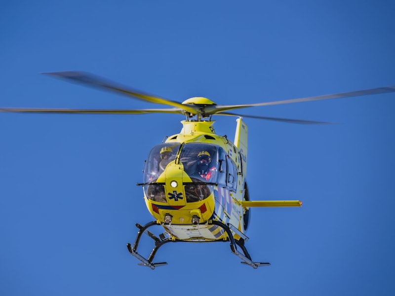 Reanimatie op Rie Mastenbroeksportpark in Almere, traumahelikopter ...