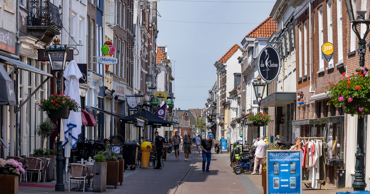 De ene dag wordt Thomas (24) veroordeeld voor geweld, de andere dag ...