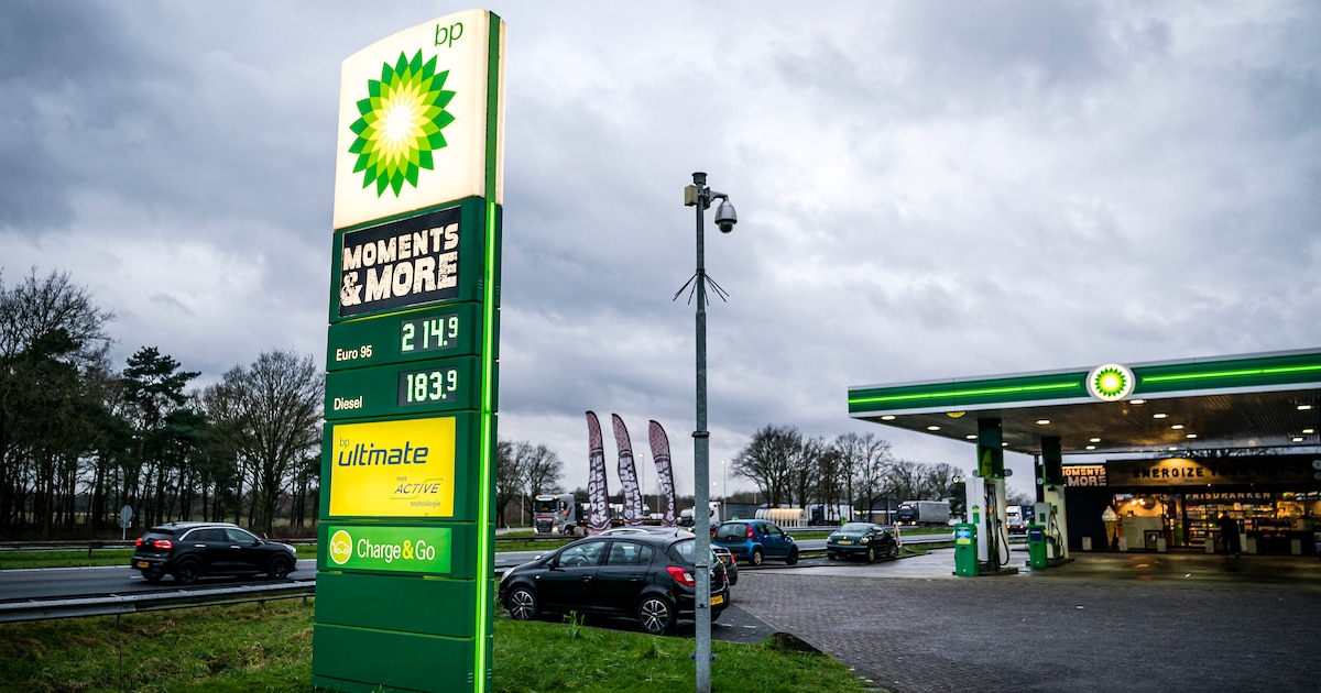 Benzineprijzen gaan door het dak, maar alleen wie het niet breed heeft ...