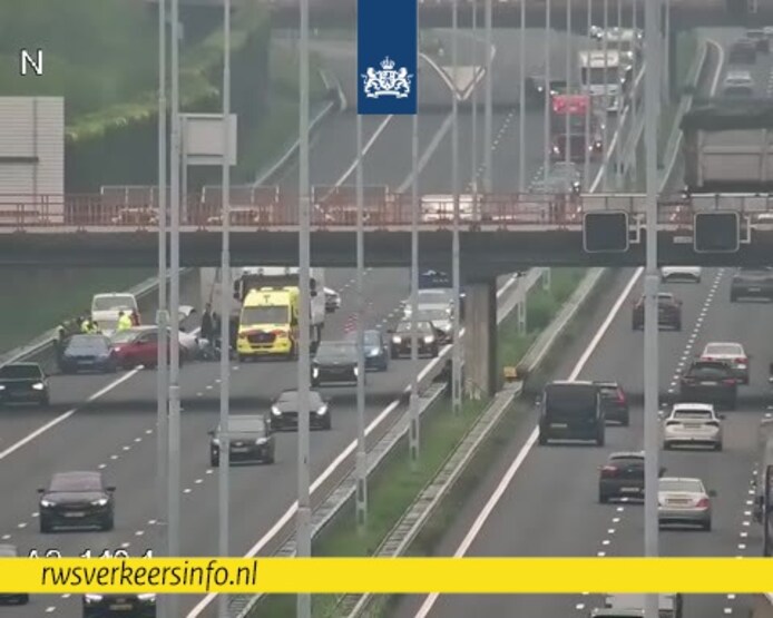 Motorrijder zwaargewond door ongeluk na verkeersruzie op A2, politie zoekt BMW-bestuurder ...