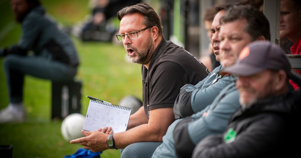 Groen Wit-trainer Marcel Vink heeft behoefte aan een time-out: ‘Voetbal ...