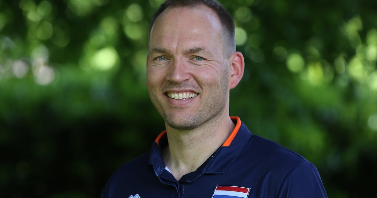 Airmiles, jetlags en veel volleybal voor Deventer regelneef Marc de ...